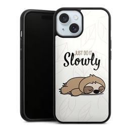 DeinDesign iPhone 15 Handy Gallery Case Handyh&uuml;lle 9H Geh&auml;rtetes Glas R&uuml;ckseite H&uuml;lle Animals Sloth Lazy Sunday Gallery Case