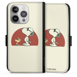 DeinDesign iPhone 14 Pro Handy Klapph&uuml;lle Handyh&uuml;lle aus Kunst Leder schwarz Flip Case Snoopy Official Licensed Product Kindheit Sideflip mit langer Lasche