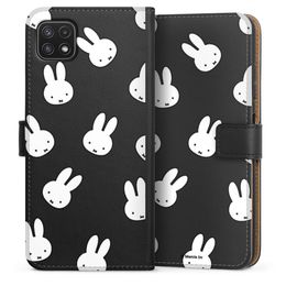DeinDesign Galaxy A22 5G Handy Klapph&uuml;lle Handyh&uuml;lle aus Kunst Leder schwarz Flip Case Muster Transparent Miffy Sideflip mit langer Lasche