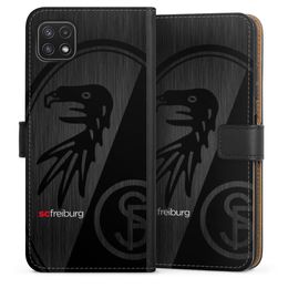 DeinDesign Galaxy A22 5G Handy Klapph&uuml;lle Handyh&uuml;lle aus Kunst Leder schwarz Flip Case Metallic Look Sc Freiburg Official Licensed Product Sideflip mit langer 