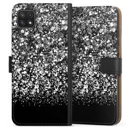 DeinDesign Galaxy A22 5G Handy Klapph&uuml;lle Handyh&uuml;lle aus Kunst Leder schwarz Flip Case Glitzer Snowflake Muster Sideflip mit langer Lasche