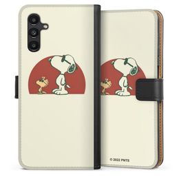 DeinDesign Galaxy A04s Handy Klapph&uuml;lle Handyh&uuml;lle aus Kunst Leder schwarz Flip Case Snoopy Official Licensed Product Kindheit Sideflip mit langer Lasche