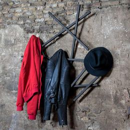 Pharao24.de Design Wandgarderobe aus Stahl Schwarz