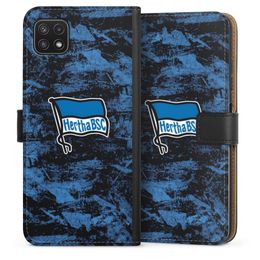 DeinDesign Galaxy A22 5G Handy Klapph&uuml;lle Handyh&uuml;lle aus Kunst Leder schwarz Flip Case Flag Hertha Bsc Logo Sideflip mit langer Lasche