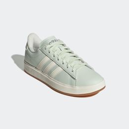 Damen Sneaker "GRAND COURT 2.0", adidas Sportswear, Gr. 37linen grün, sanftes weiß, silber metallic, Synthetik, Textil, Schuhe, Design auf den Spuren