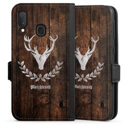 DeinDesign Galaxy A20e Handy Klapph&uuml;lle Handyh&uuml;lle aus Kunst Leder schwarz Flip Case Deer Wooden Look Wood Sideflip mit Lasche