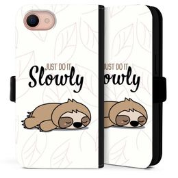 DeinDesign iPhone 16e Handy Klapph&uuml;lle Handyh&uuml;lle aus Kunst Leder schwarz Flip Case Animals Sloth Lazy Sunday Sideflip mit Lasche