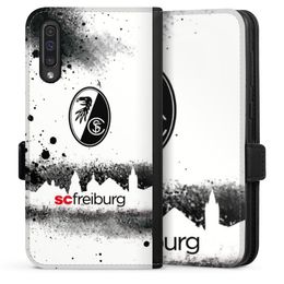 DeinDesign Galaxy A50 Handy Klapph&uuml;lle Handyh&uuml;lle aus Kunst Leder schwarz Flip Case Skyline Sc Freiburg Logo Sideflip mit Lasche