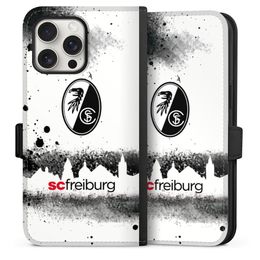 DeinDesign iPhone 15 Pro Max Handy Klapph&uuml;lle Handyh&uuml;lle aus Kunst Leder schwarz Flip Case Skyline Sc Freiburg Logo Sideflip mit Lasche