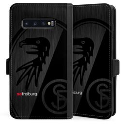 DeinDesign Galaxy S10 Plus Handy Klapph&uuml;lle Handyh&uuml;lle aus Kunst Leder schwarz Flip Case Sc Freiburg Metallic Look Official Licensed Product Sideflip mit Lasche