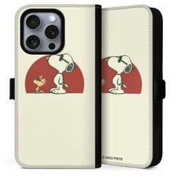 DeinDesign iPhone 16 Pro Max Handy Klapph&uuml;lle Handyh&uuml;lle aus Kunst Leder schwarz Flip Case Snoopy Official Licensed Product Kindheit Sideflip mit Lasche