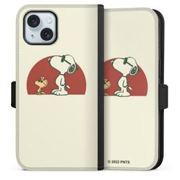 DeinDesign iPhone 15 Handy Klapph&uuml;lle Handyh&uuml;lle aus Kunst Leder schwarz Flip Case Snoopy Official Licensed Product Kindheit Sideflip mit Lasche