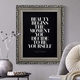 Gerahmtes Leinwandbild Be yourself Coco Chanel Schwarz