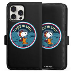 DeinDesign iPhone 15 Pro Max Handy Klapph&uuml;lle Handyh&uuml;lle aus Kunst Leder schwarz Flip Case Peanuts Weltall Snoopy Sideflip mit Lasche