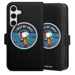 DeinDesign Galaxy S24 Handy Klapph&uuml;lle Handyh&uuml;lle aus Kunst Leder schwarz Flip Case Peanuts Weltall Snoopy Sideflip mit Lasche