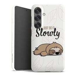 DeinDesign Galaxy S25 Handy Premium Case Smartphone Handyh&uuml;lle Schutzh&uuml;lle gl&auml;nzend Animals Sloth Lazy Sunday Premium Case
