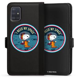 DeinDesign Galaxy A51 Handy Klapph&uuml;lle Handyh&uuml;lle aus Kunst Leder schwarz Flip Case Peanuts Weltall Snoopy Sideflip mit Lasche