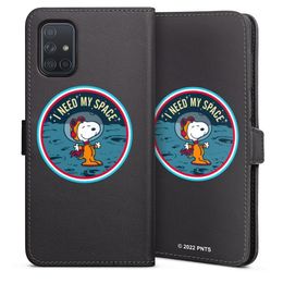 DeinDesign Galaxy A71 Handy Klapph&uuml;lle Handyh&uuml;lle aus Kunst Leder schwarz Flip Case Peanuts Weltall Snoopy Sideflip mit Lasche