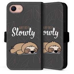 DeinDesign iPhone 16e Handy Klapph&uuml;lle Handyh&uuml;lle aus Kunst Leder schwarz Flip Case Sloth Lazy Sunday Sayings Sideflip mit Lasche