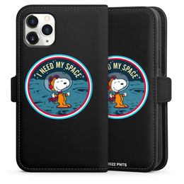 DeinDesign iPhone 11 Pro Handy Klapph&uuml;lle Handyh&uuml;lle aus Kunst Leder schwarz Flip Case Peanuts Weltall Snoopy Sideflip mit Lasche