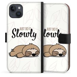 DeinDesign iPhone 14 Plus Handy Klapph&uuml;lle Handyh&uuml;lle aus Kunst Leder schwarz Flip Case Animals Sloth Lazy Sunday Sideflip mit langer Lasche