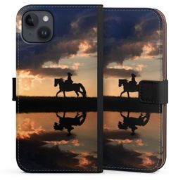 DeinDesign iPhone 14 Plus Handy Klapph&uuml;lle Handyh&uuml;lle aus Kunst Leder schwarz Flip Case Sunset Horseback Riding Horse Sideflip mit langer Lasche