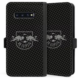 DeinDesign Galaxy S10 Plus Handy Klapph&uuml;lle Handyh&uuml;lle aus Kunst Leder schwarz Flip Case Rb Leipzig Carbon Metallic Look Sideflip mit Lasche