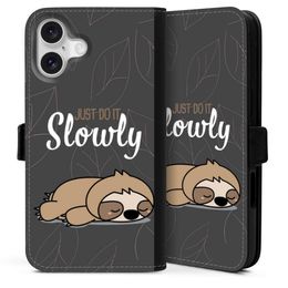 DeinDesign iPhone 16 Plus Handy Klapph&uuml;lle Handyh&uuml;lle aus Kunst Leder schwarz Flip Case Sloth Lazy Sunday Sayings Sideflip mit Lasche