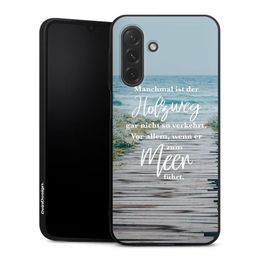 DeinDesign Galaxy A26 Handy Premium Silikon H&uuml;lle Handyh&uuml;lle schwarz Case Statement Beach Spruch Silikon Premium Case