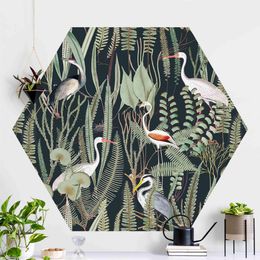 Hexagon Mustertapete selbstklebend Flamingos und Störche mit Pflanzen auf Grün