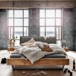 Pharao24.de Industriestil Bett Bett aus Wildeiche Massivholz mit Bügelgestell