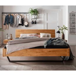 Pharao24.de Wildeiche massiv Bett mit Bügelgestell Industry und Loft Stil