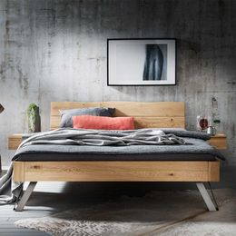 Pharao24.de Industrial Bett aus Wildeiche Massivholz & Metall zwei Nachtkonsolen (dreiteilig)