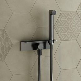 Mariner Brauseset mit Wandanschlussbogen, Duschablage und integriertem Brausehalter, WLS3002-GM,