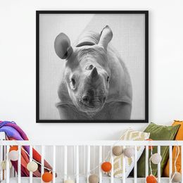 Bilderwelten Bild mit Rahmen Baby Nashorn Nina Schwarz Wei&szlig;