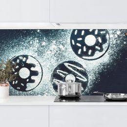 Bilderwelten Küchenrückwand selbstklebend schwarz Kulinarisch modern - Backrezept Donuts - Backen Spritzschutz nach Maß