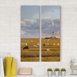 Bilderwelten 3-teiliges Leinwandbild - Hochformat Nordsee Leuchtturm mit Schafsherde