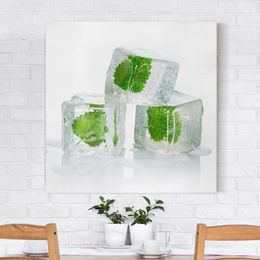 Bilderwelten Leinwandbild Kulinarisch modern Kunstdruck weiss - Drei Eisw&uuml;rfel mit Melisse - Wandbild XXL K&uuml;che