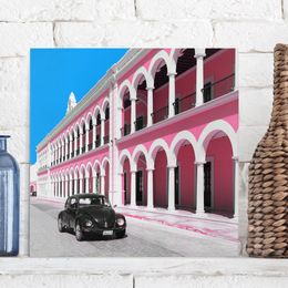 Bilderwelten Leinwandbild Stadt modern Kunstdruck Leinwanddruck - Schwarzer Beetle Pinke Fassade - Skylines XXL Wohnzimmer Schlafzimmer