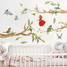 Bilderwelten Wandtattoo originell Illustration Aquarell Wandaufkleber - Erdbeerinchen Erdbeerfee - Mit Baumfee und Heupferd - Fee Kinderzimmer Baby M&auml;dchen Jungen