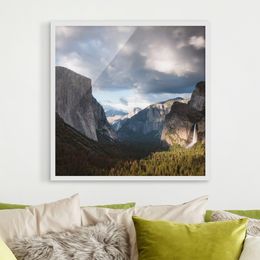 Bild mit Rahmen Wolken &uuml;ber Berglandschaft