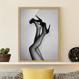 Bilderwelten Bild mit Rahmen Portrait schwarz weiss modern inkl. Rahmung - Beine bis zum Himmel - Erotik Wohnzimmer Schlafzimmer