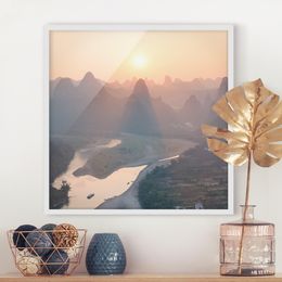 Bild mit Rahmen Sonnenaufgang in Berglandschaft