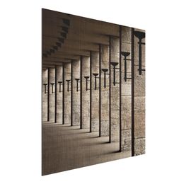 Bilderwelten Alu Dibond Outdoor Bild Stadt beige Motiv 3D-Effekt - S&auml;ulen mit Fackeln - Skylines Wohnzimmer Schlafzimmer