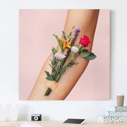 Bilderwelten Leinwandbild Blumen Motiv Kunstdruck rosa - Arm mit Blumen - Wandbild XXL Wohnzimmer Schlafzimmer