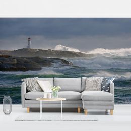 Bilderwelten Fototapete Strand Motiv Wandtapete blau - Im Schutz des Leuchtturms - K&uuml;ste Wohnzimmer Schlafzimmer