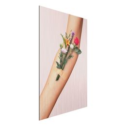 Bilderwelten Alu Dibond Outdoor Bild Blumen rosa Motiv wetterfest - Arm mit Blumen - Deko Wohnzimmer Schlafzimmer
