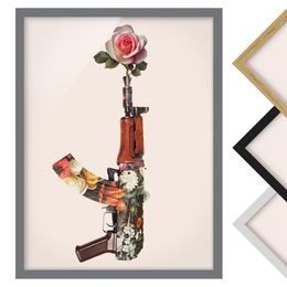 Bilderwelten Bild mit Rahmen - Hochformat Waffe mit Rose