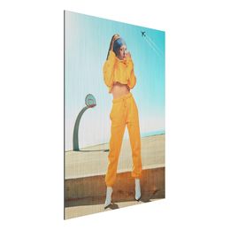 Bilderwelten Alu-Dibond Outdoor Bild M&auml;dchen mit Jogginghose