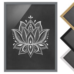 Bilderwelten Bild mit Rahmen - Hochformat Lotus Illustration wei&szlig; schwarz